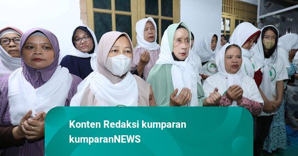 Santri Dukung Ganjar Beri Bantuan Karpet-Sembako ke Majelis Taklim ... Santri Dukung Ganjar Beri Bantuan Karpet-Sembako ke Majelis Taklim ...